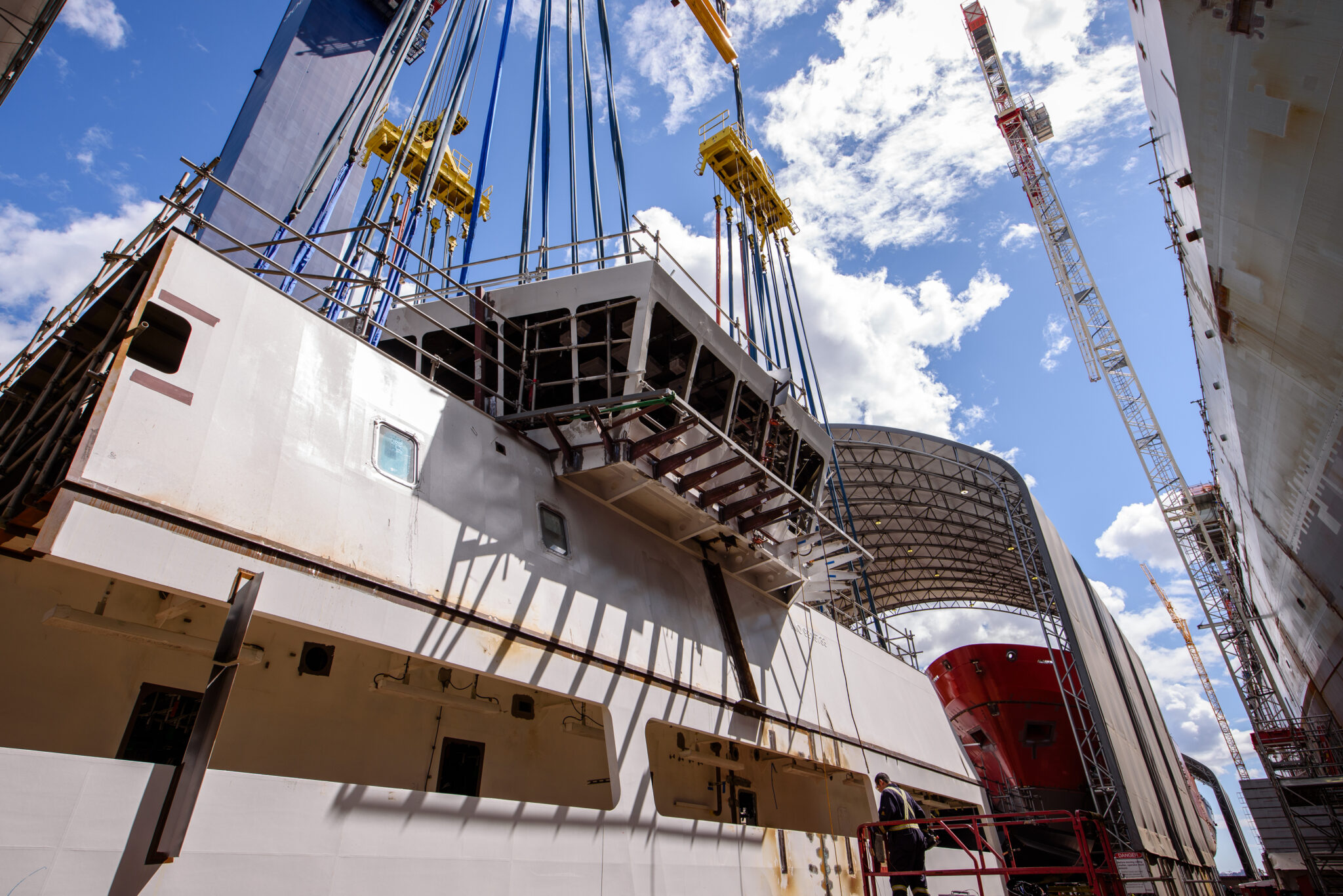 Seaspan completes 190-tonne superstructure block lift for OOSV - Seaspan