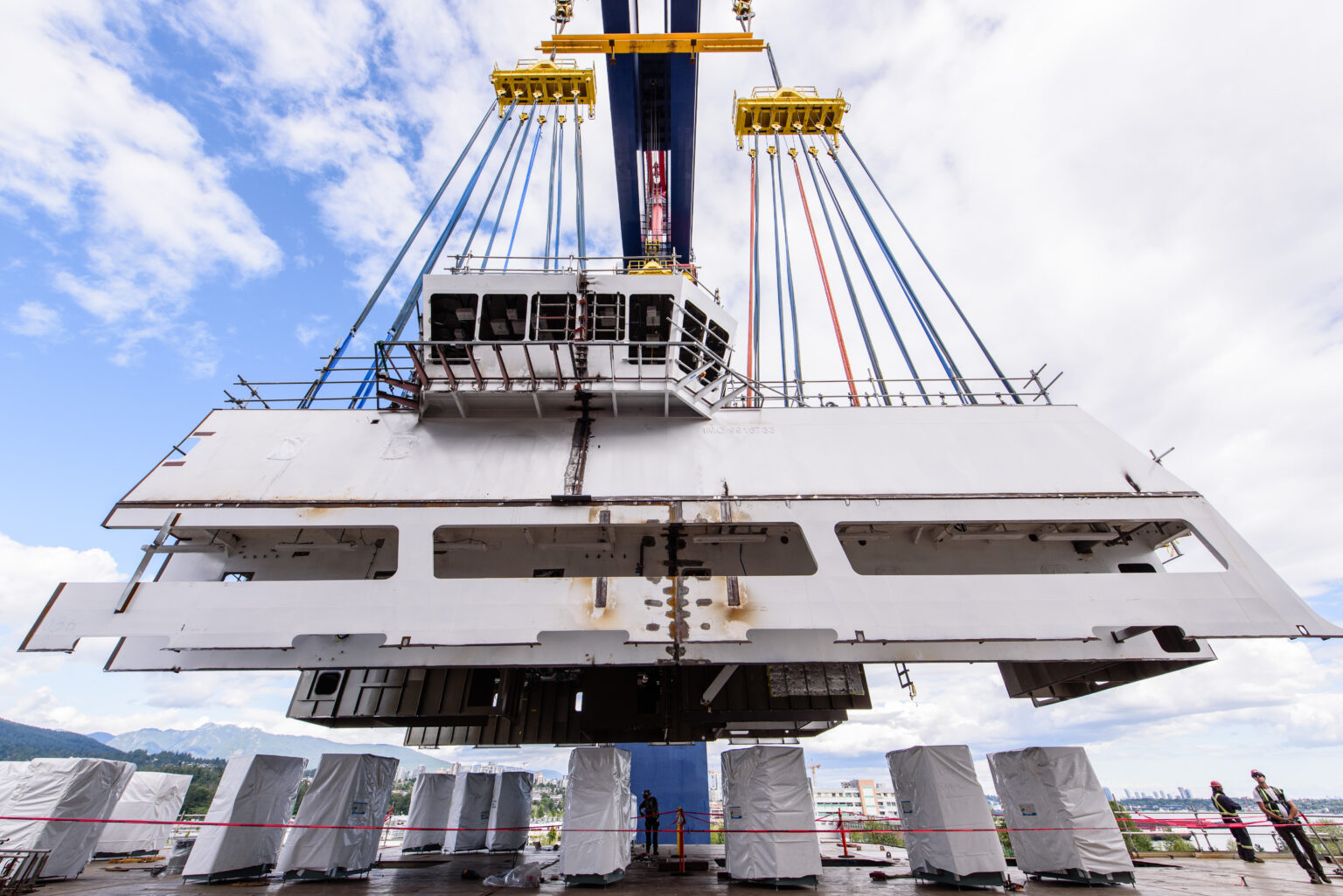 Seaspan completes 190-tonne superstructure block lift for OOSV - Seaspan