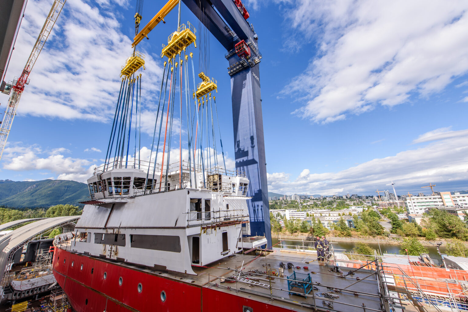 Seaspan completes 190-tonne superstructure block lift for OOSV - Seaspan
